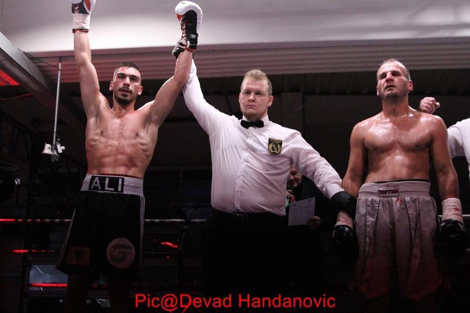 Ali Azemi shpallet kampion shtetëror i peshës 80 kg në boks - TV21